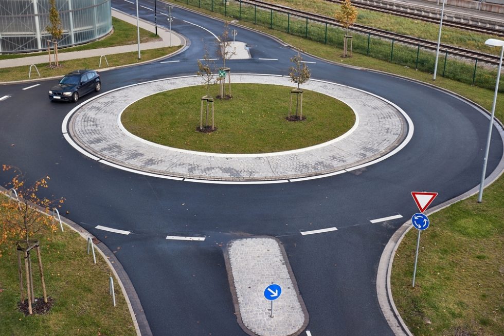 Prendre correctement un rond-point à sens giratoire - INRIS Formations